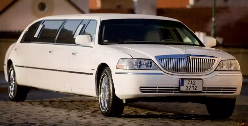 Book Luxury Limo Hire in Bucharest | Premium Limousine Ride | Simply ...